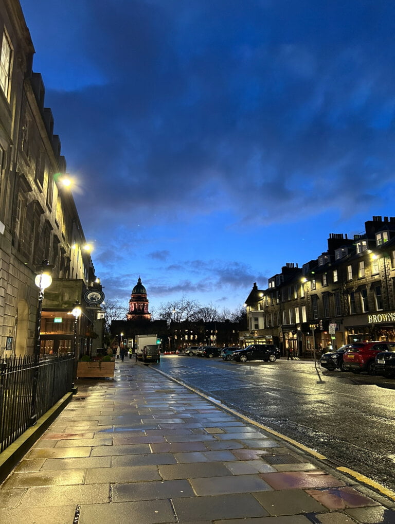 Best Time To Visit Edinburgh Scotland (A Month-By-Month Guide ...
