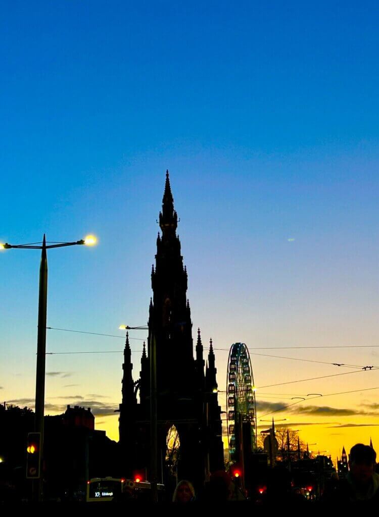 Best Time To Visit Edinburgh Scotland (A Month-By-Month Guide ...